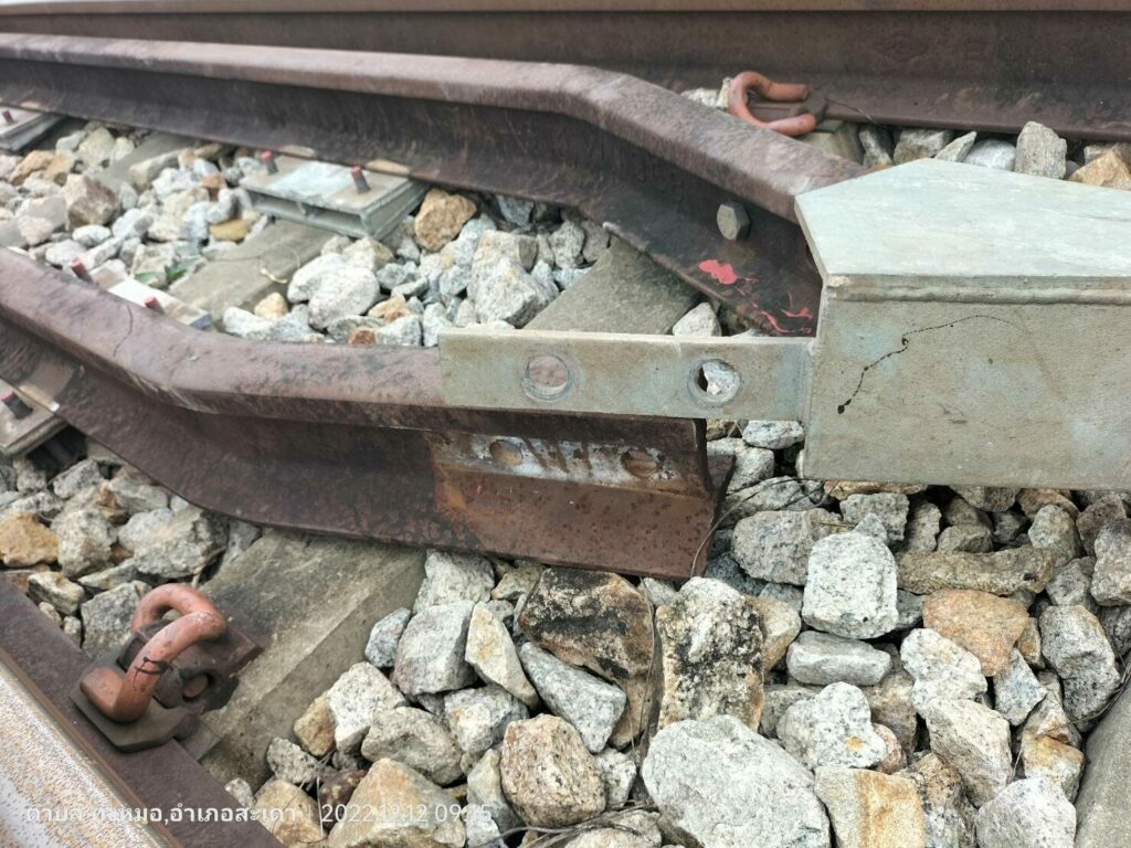 2 วัยรุ่น ถอดหมุดรางรถไฟใน พท.สะเดา 80 สารภาพนำไปซื้อยาเสพติด