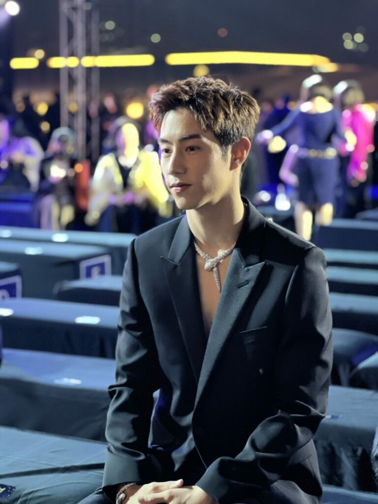 ออร่ากระจาย! 'มาร์ค ต้วน' GOT7 ร่วมเปิดไฟคริสต์มาสแบรนด์หรู Bvlgari