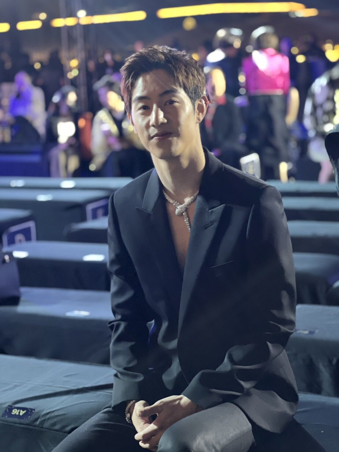 ออร่ากระจาย! 'มาร์ค ต้วน' GOT7 ร่วมเปิดไฟคริสต์มาสแบรนด์หรู Bvlgari