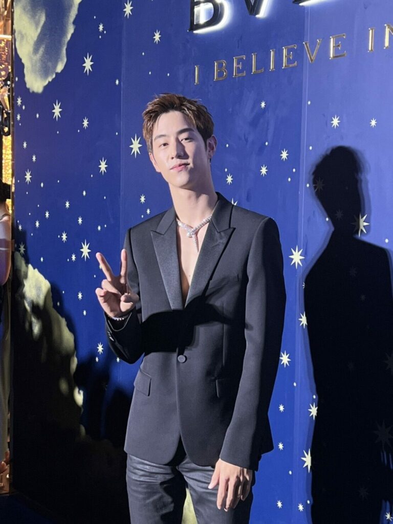 ออร่ากระจาย! 'มาร์ค ต้วน' GOT7 ร่วมเปิดไฟคริสต์มาสแบรนด์หรู Bvlgari