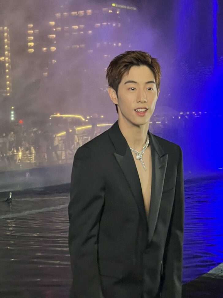 ออร่ากระจาย! 'มาร์ค ต้วน' GOT7 ร่วมเปิดไฟคริสต์มาสแบรนด์หรู Bvlgari