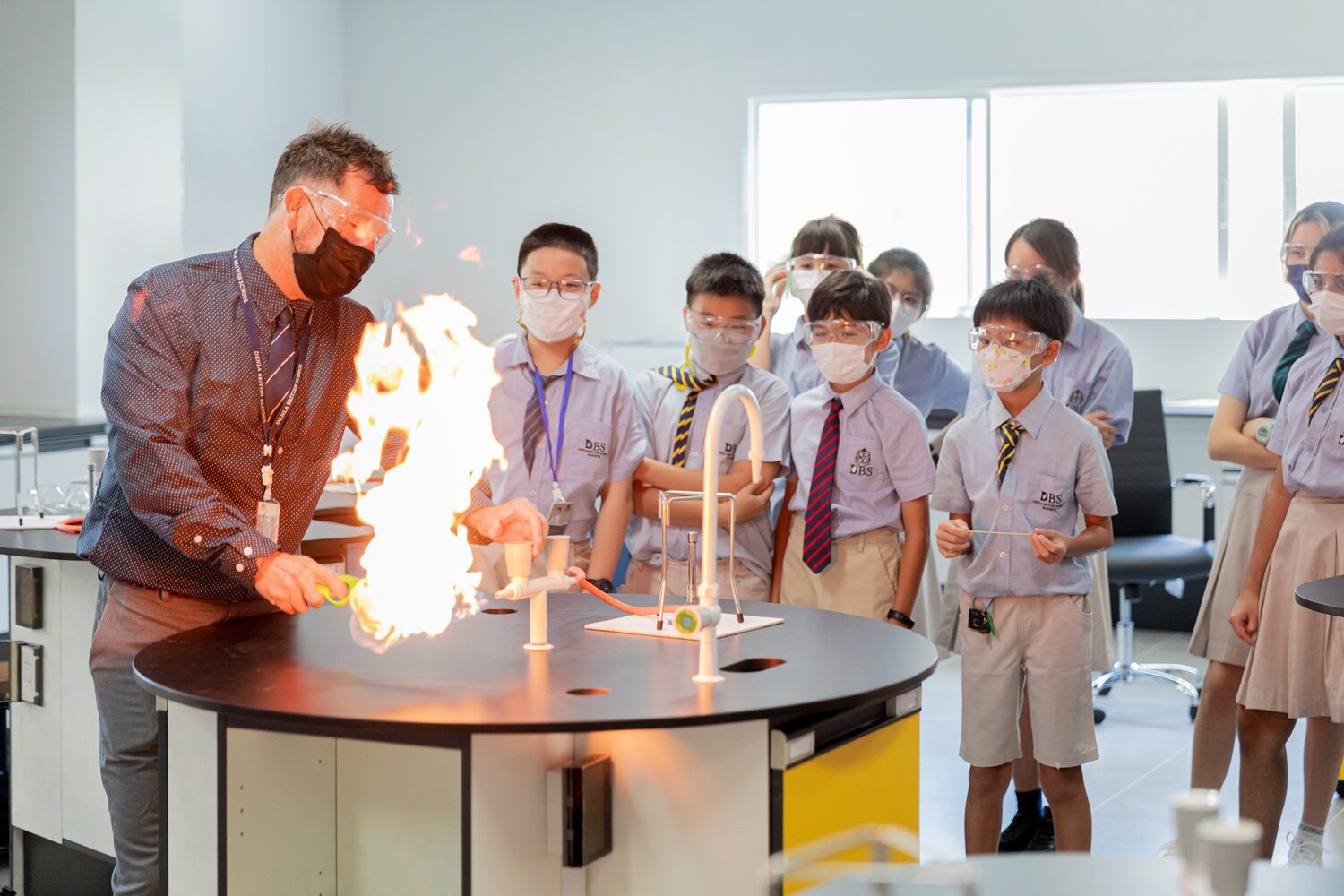 คุย 'ผศ.ดร.ต่อยศ-ดร.เต็มยศ' เปิดรั้ว 'ร.ร.เด่นหล้า' รู้จักระบบการศึกษาอังกฤษ ลูกคนดังแห่เรียน