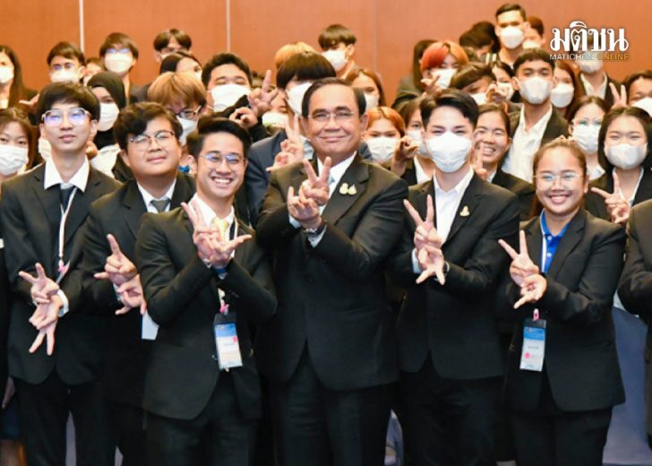 Y2K จากแฟชั่นสู่การเมือง ดึงดูดคะแนน 'คนเจน Z'