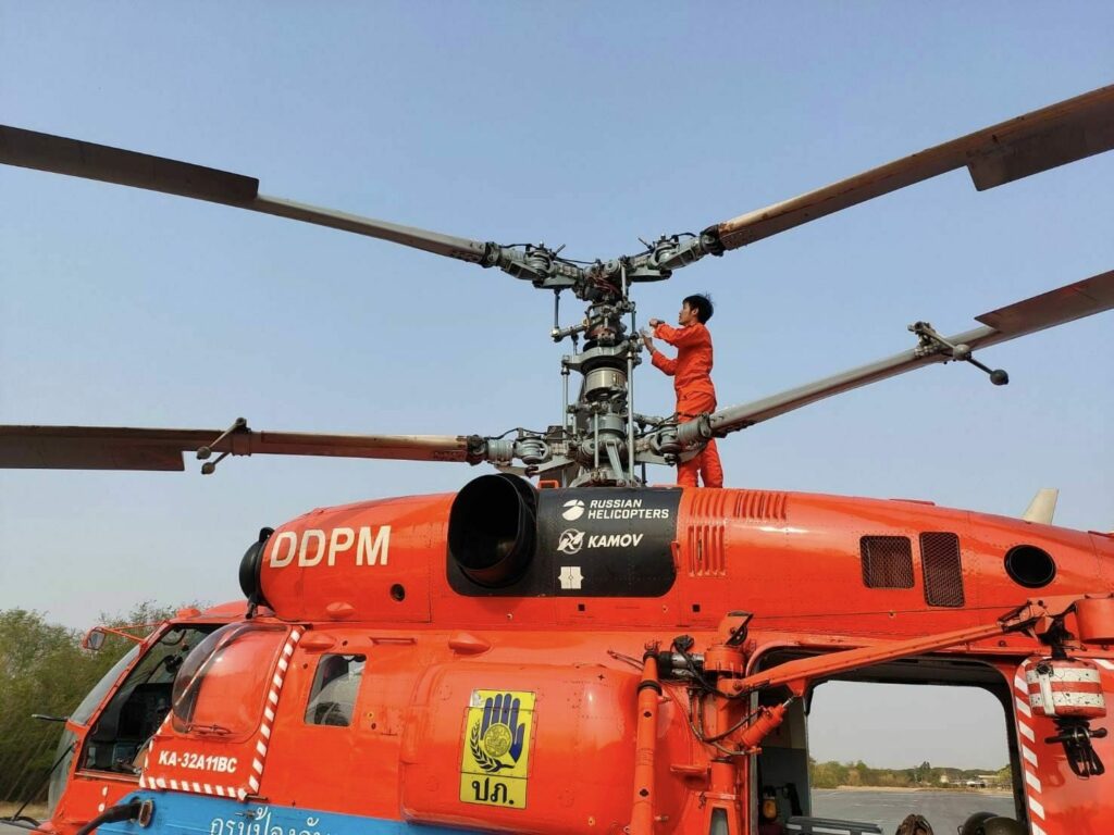 ปภ.ส่งเฮลิคอปเตอร์ KA-32 บินนครนายก ดับไฟป่าเขาแหลม-เขาชะพลู