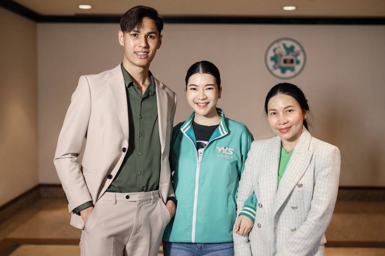 เปิดวาร์ปหนุ่มทรงนายแบบ ตามติด ‘มาดามฮาย’ เพื่อชาติ ที่แท้เจ้าของเพจดัง 4 วันยอดวิว 5 ล้าน