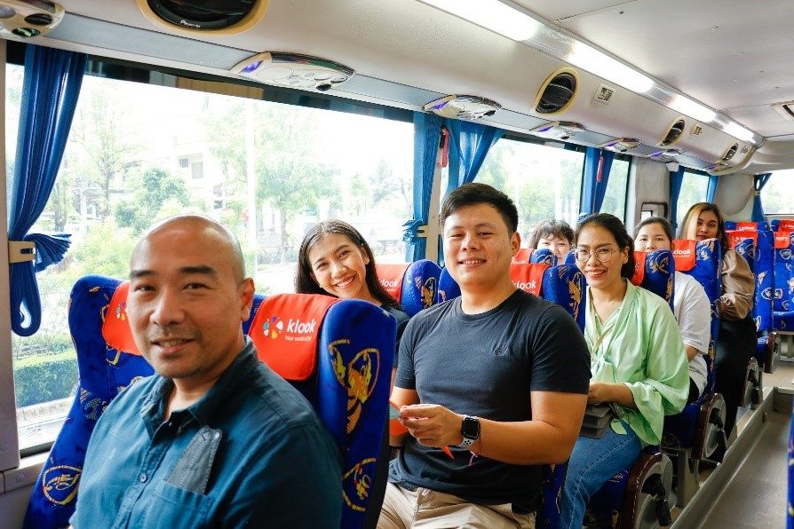 เซ็นทรัลพัฒนา จับมือ Klook บริการ “City Bus Transfer” ให้บริการรถบัสรับ ...