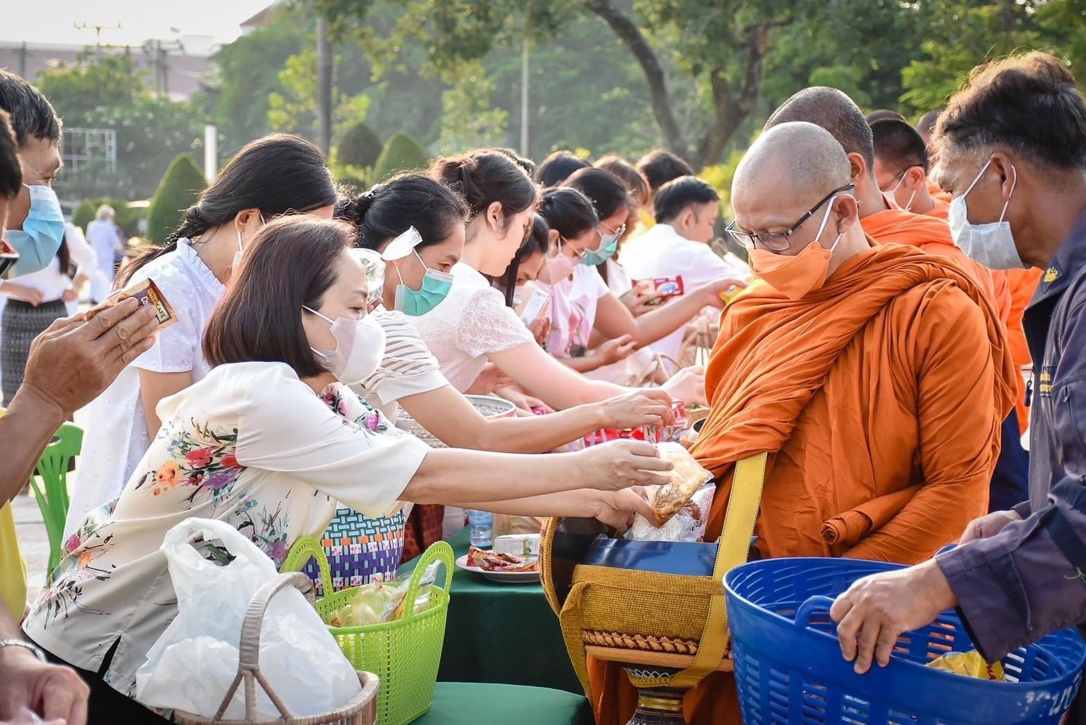 People. Prosper the Buddha and Charoen Chitta Praying for 'His Highness ...