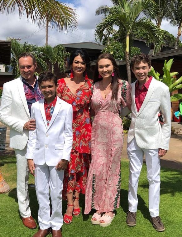 เฮเลน สุดปลื้ม 'เฮลีย์' ลูกสาว คว้ามงกุฎ Miss Kansas USA สถานีต่อไป ...