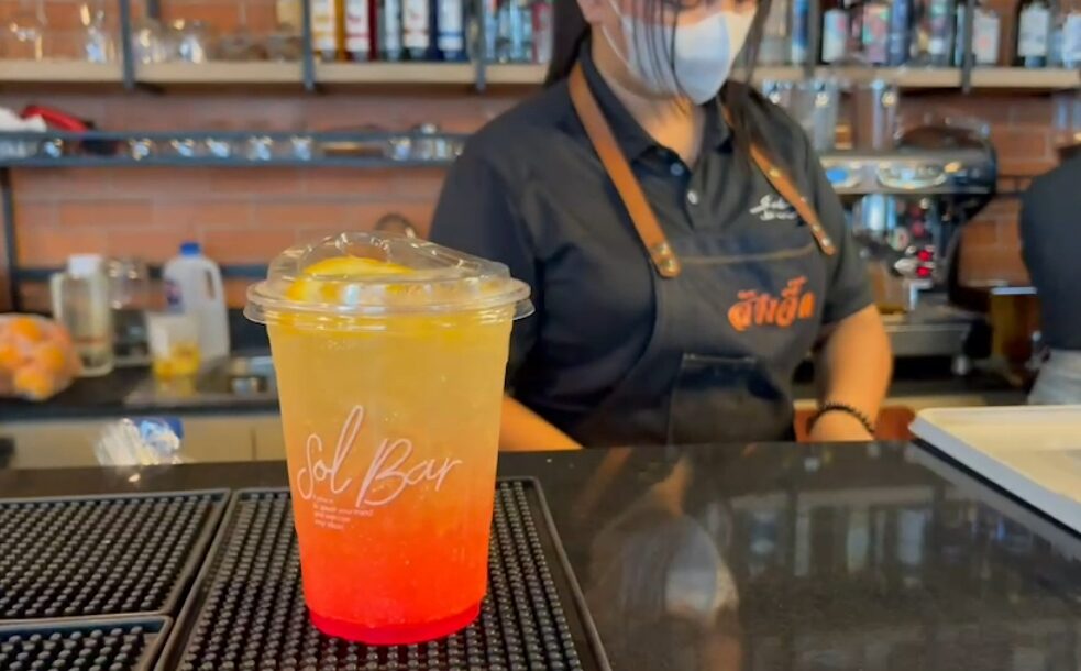 Solbar ก้าวไกล เปิด 2 เมนูใหม่ 'น้ำทิม' สื่อแดงส้มกลมเกลียว ขายจนกว่าพิธาจะเป็นนายกฯ