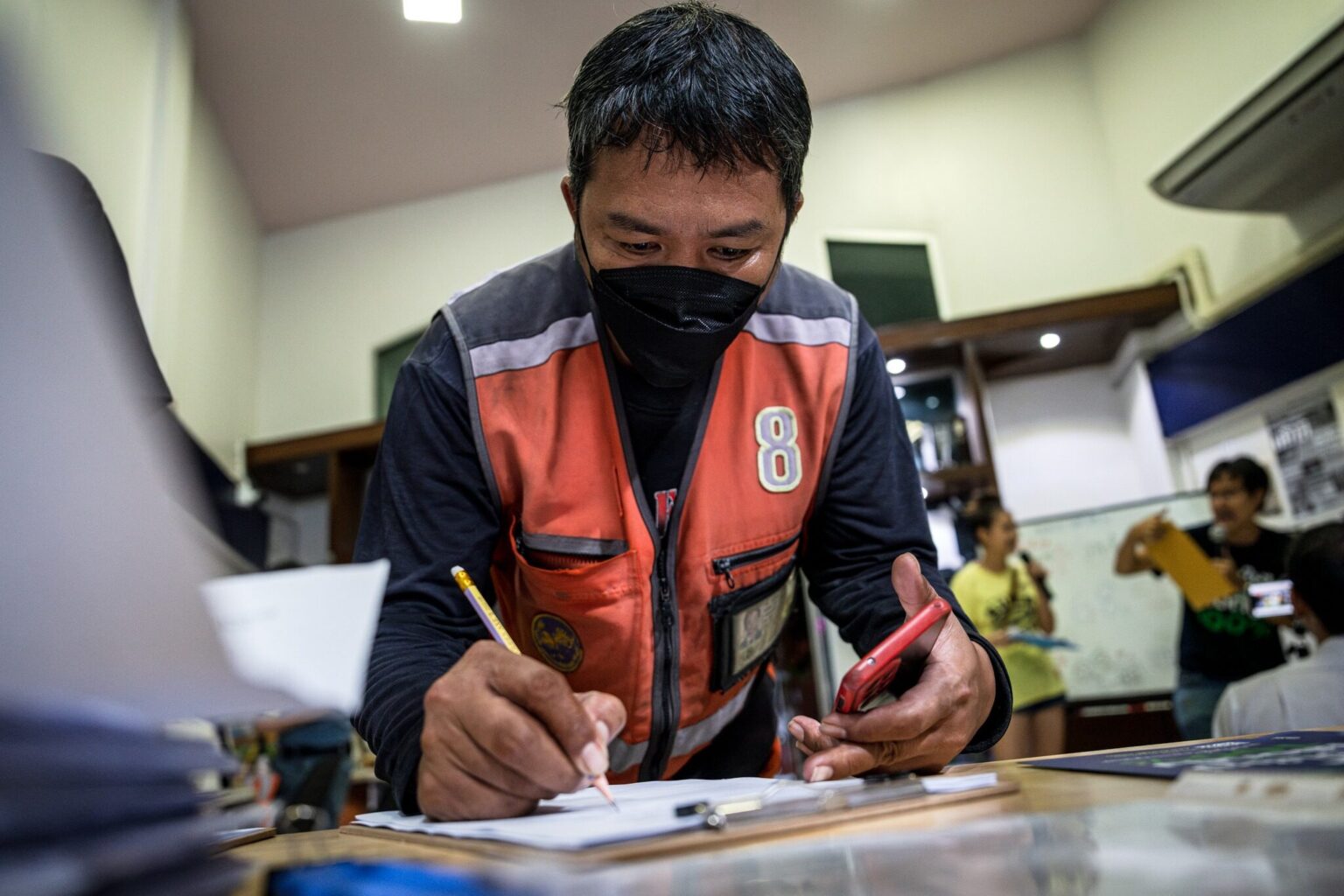 พลังประชาชน ยอด #Conforall ล่าชื่อ 'เขียน รธน.ใหม่' พุ่งทะลุ 1 แสนแล้ว!