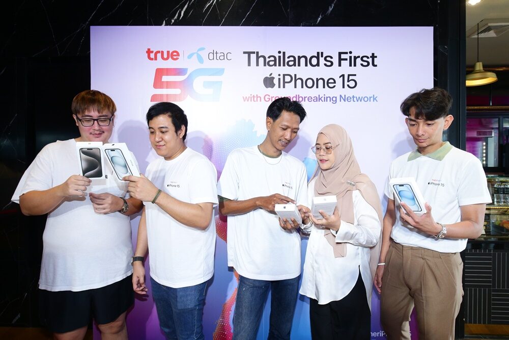 ค่ายมือถือจัดกิจกรรมคึกคัก เปิดขาย "ไอโฟน15" วันแรก!! เข้าคิวซื้อยาว