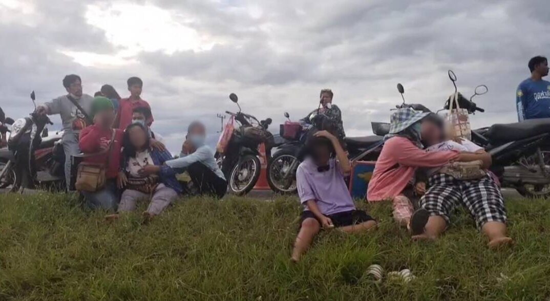 ยายหลาน 3 คน ขับซาเล้งเสียหลักพุ่งตกคลอง เด็กชายวัย 2 ขวบยังสูญหาย