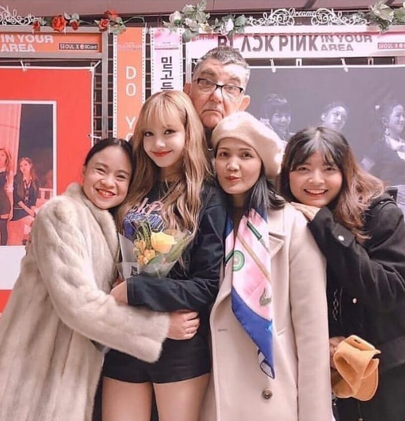 อบอุ่น 'ลิซ่า' กอดของขวัญเซอร์ไพรส์ งานวันเกิด 'คุณพ่อ' ครบ 70 ปี เชฟดังระดับโลก