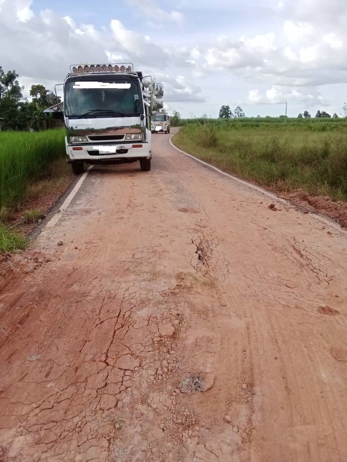 ป.ป.ช. ลุยตรวจถนนสู่ขิต ลาดยางเสร็จ 4 เดือน พังยับ หวั่น ไม่ได้มาตรฐาน-ไม่โปร่งใส