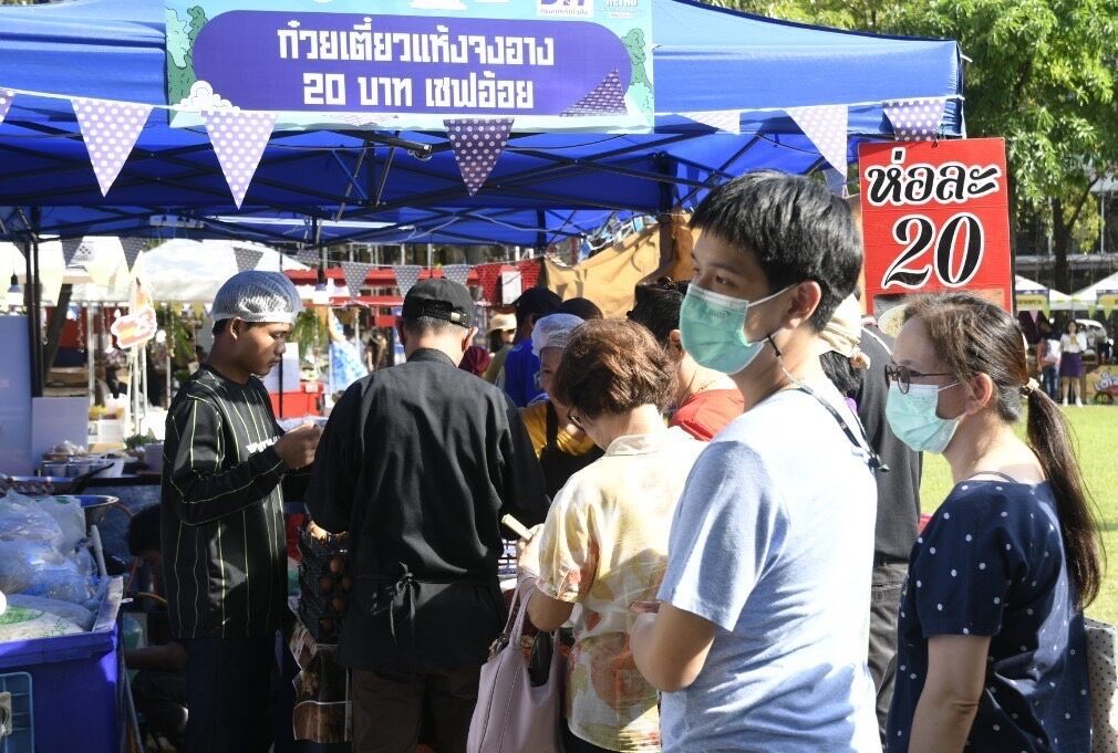 พ่อลูกจูงมือเที่ยว FEED RETRO เล่ายุค 'ปากกากรอเทป' ปลื้มฟีล 90s วอนจัด ...