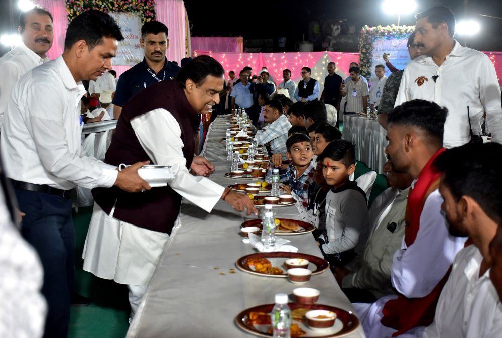 Elephant work! Mukesh Ambani, Asia's Richest Billionaire Organize a big ...