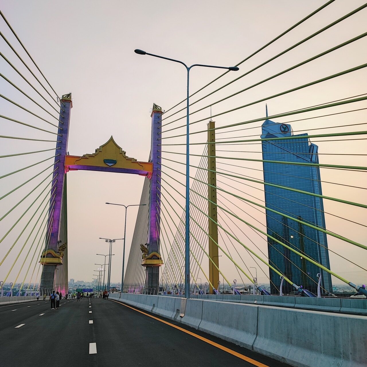 รู้จัก สะพานคู่ขนานสะพานพระราม 9 มีอะไรคนถึงไปตรึม แลนด์มาร์คใหม่เมืองไทย