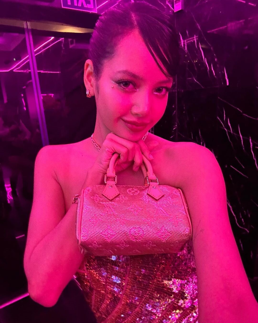 'ลิซ่า' โพสต์ซึ้งหลังฉลองวันเกิดครบ 27 ปีที่ไทย สวยจึ้งลุคสุดแกลมมูลค่า 7 หลัก