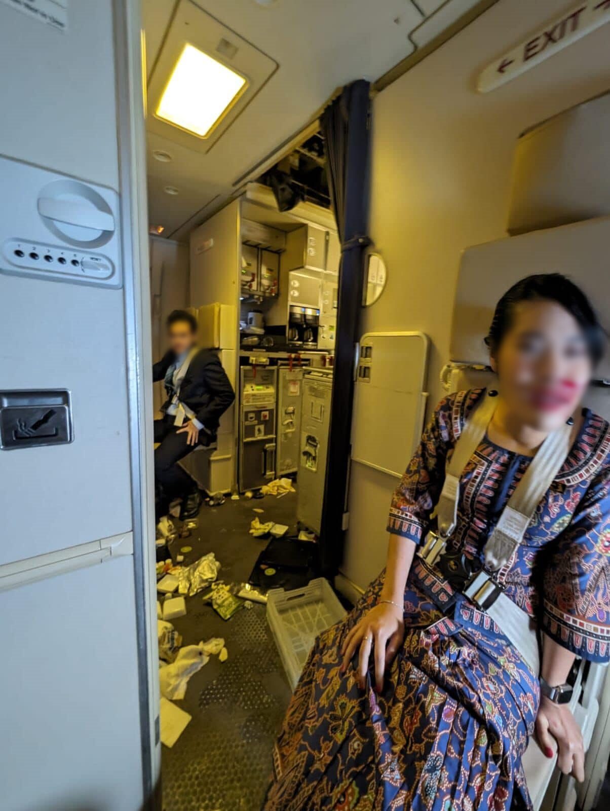 เปิดภาพความเสียหาย เที่ยวบิน SQ321 ตกหลุมอากาศ เครื่องบินจากสิงคโปร์ ...