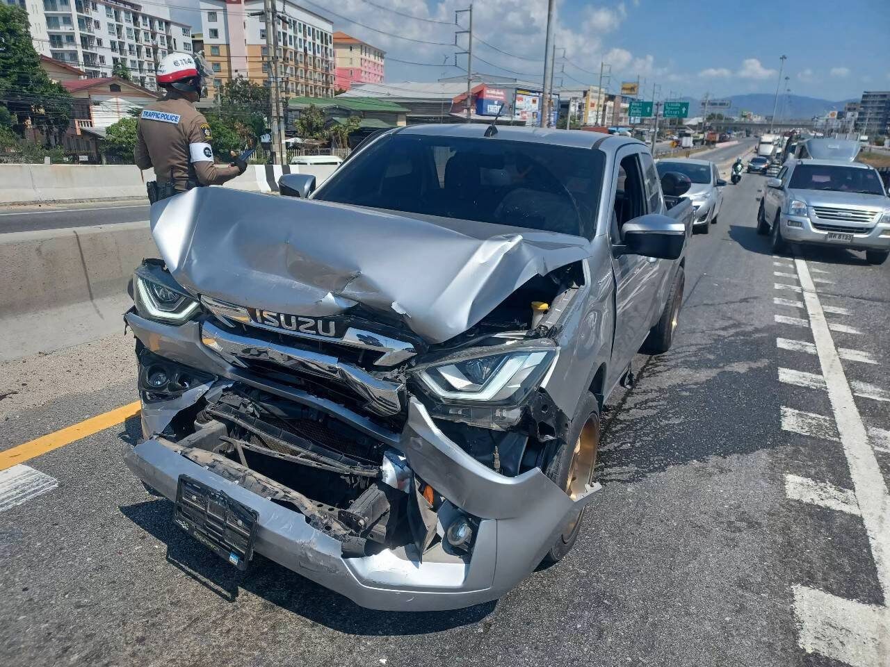 ประกันลมจับ คนขับจะเป็นลม กระบะชนท้าย เบนซ์ S580e Maybach สีทูโทน ราคา ...