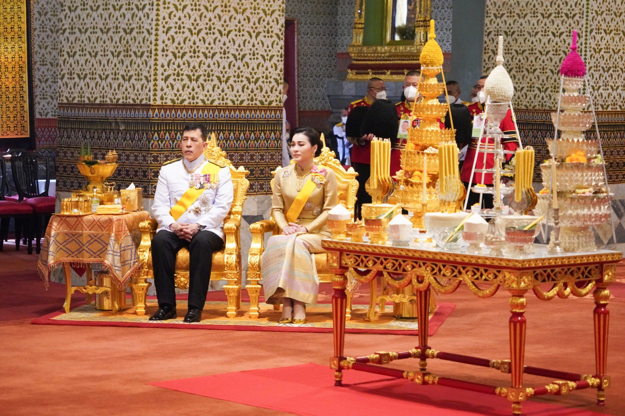 ในหลวง พระราชินี เสด็จฯ การพระราชพิธีฉัตรมงคล ณ พระที่นั่งอมรินทรวินิจฉัย