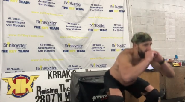 สุดทึ่ง! ชายชาวอิลลินอยส์ สควอช 26,100 ครั้ง ใน 24 ชั่วโมง ทุบสถิติโลก