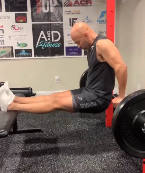 สุดทึ่ง! ชายชาวอิลลินอยส์ สควอช 26,100 ครั้ง ใน 24 ชั่วโมง ทุบสถิติโลก