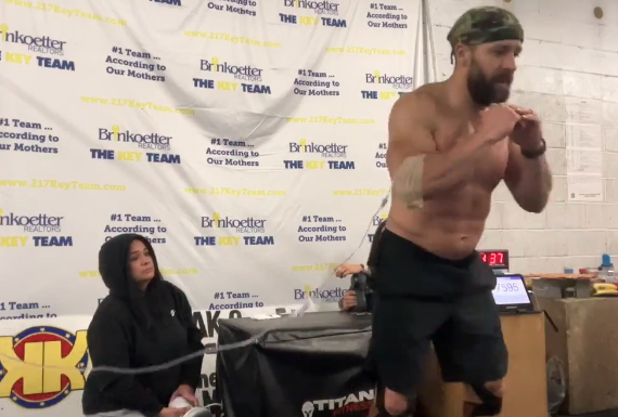 สุดทึ่ง! ชายชาวอิลลินอยส์ สควอช 26,100 ครั้ง ใน 24 ชั่วโมง ทุบสถิติโลก