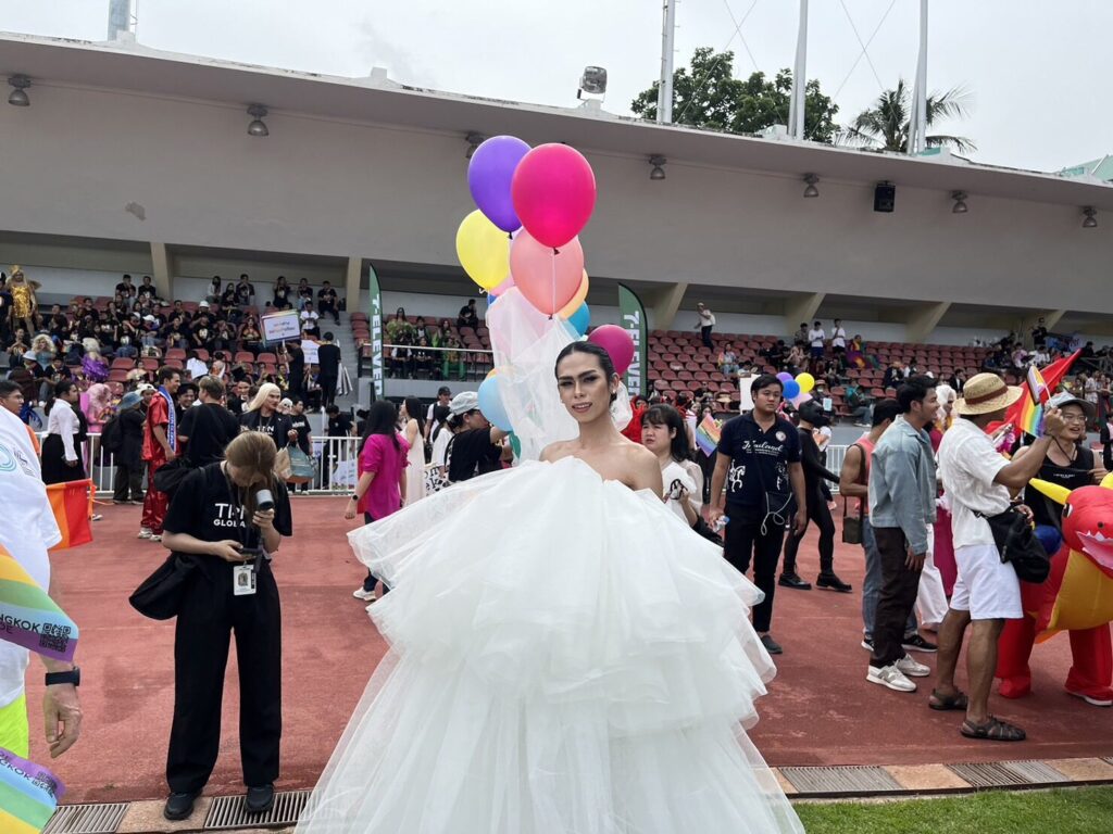 ธงรุ้งโบกสะบัด! นายกฯร่วมขบวน 'บางกอกไพรด์ เฟสติวัล 2024' คาดกว่าแสนคน ...