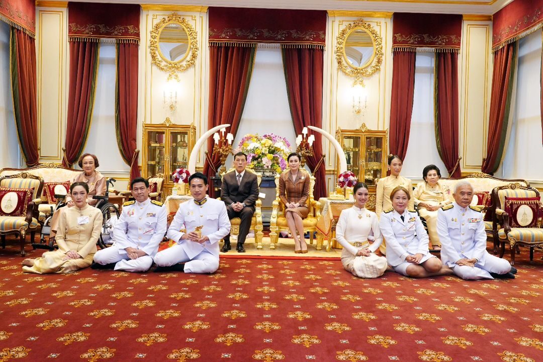 พสุ ลิปตพัลลภ-ปัทมรัตน์ พหิทธานุกร เข้าเฝ้าฯ ในหลวง พระราชินี รับพิธี ...