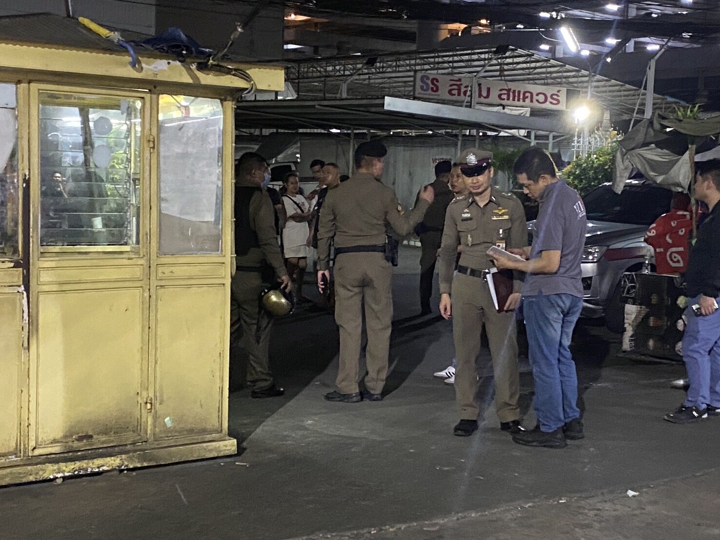 ดวลปืนสนั่นกลางซอย ตร.วิสามัญหนุ่มวัย 46 ญาติคาใจเกินกว่าเหตุหรือไม่ ...