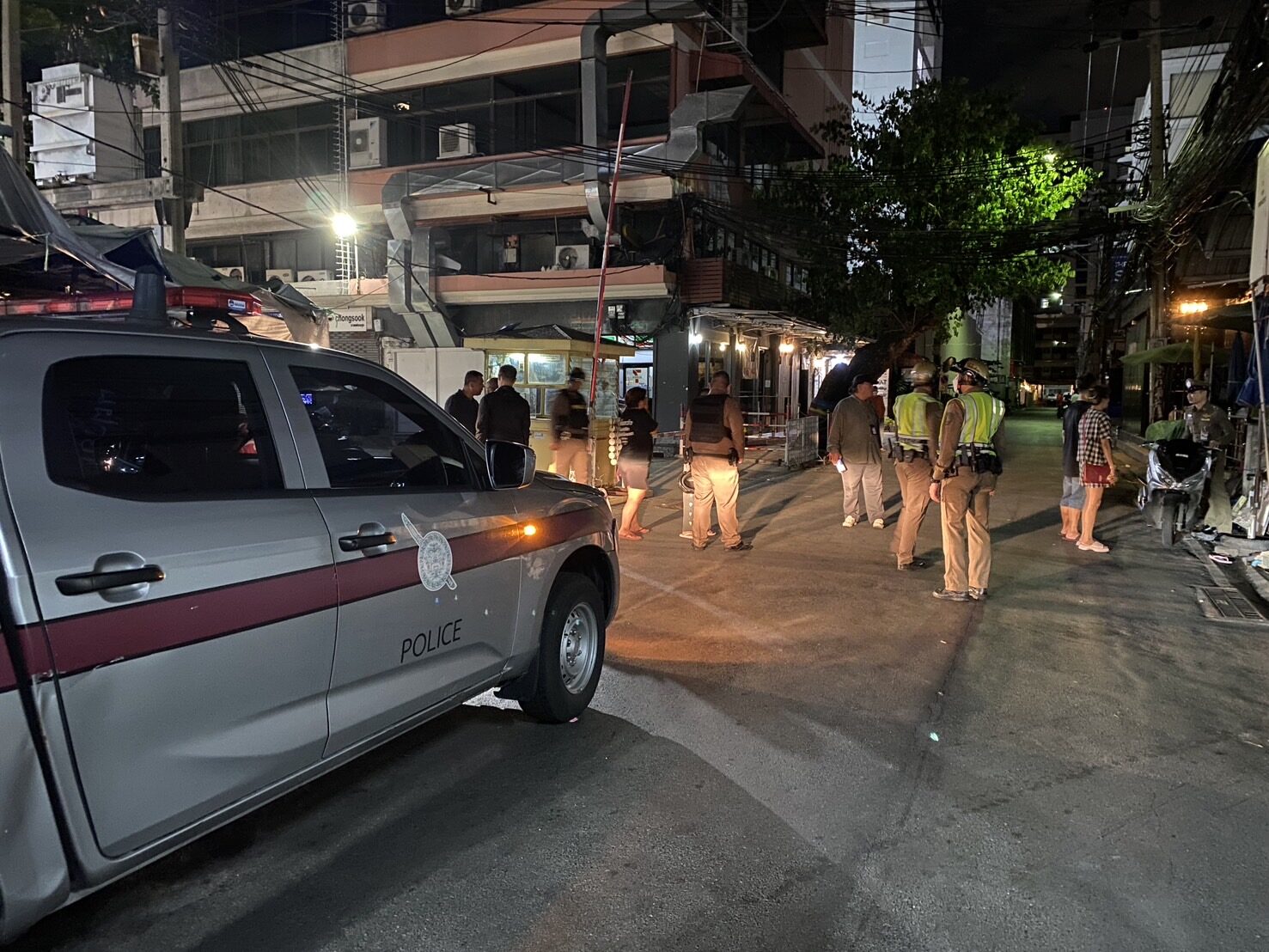 ดวลปืนสนั่นกลางซอย ตร.วิสามัญหนุ่มวัย 46 ญาติคาใจเกินกว่าเหตุหรือไม่ ...