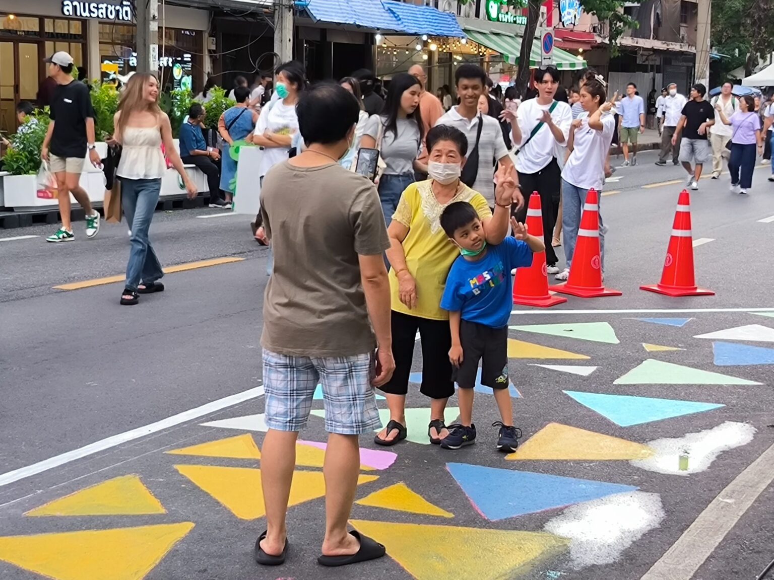 ชาวกรุงมุงเพ้นท์ ถ.บรรทัดทอง ม่วนจอย ‘CAR FREE DAY’ รองผู้ว่าฯ เล็งหา ...