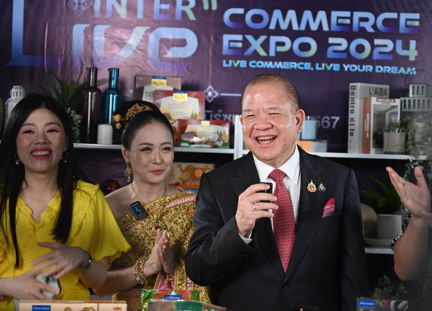 พิชัย ยกทัพ KOLs อินฟลูฯ ผู้ติดตามร่วม 100 ล้านคน จัดมหกรรมไลฟ์คอมเมิร์ซนานาชาติ 2567