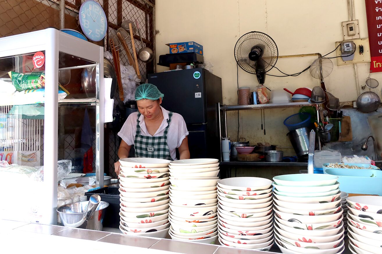 ป้านุ้ย ก๋วยเตี๋ยวหมูต้มยำ อร่อยไม่ต้องปรุง เครื่องในสดๆ ต้มเล้งแซ่บๆ