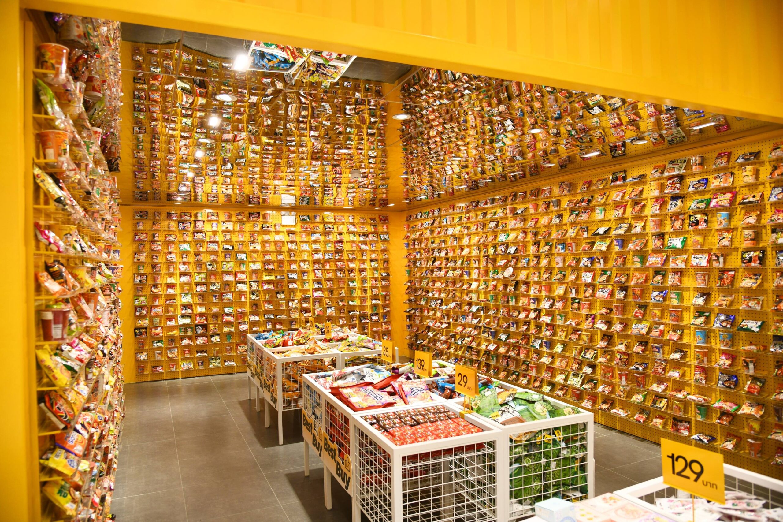 ส่องอาณาจักร KKV Flagship Store แหล่งช้อปใหม่ ที่มีบะหมี่กึ่งสำเร็จรูป ...