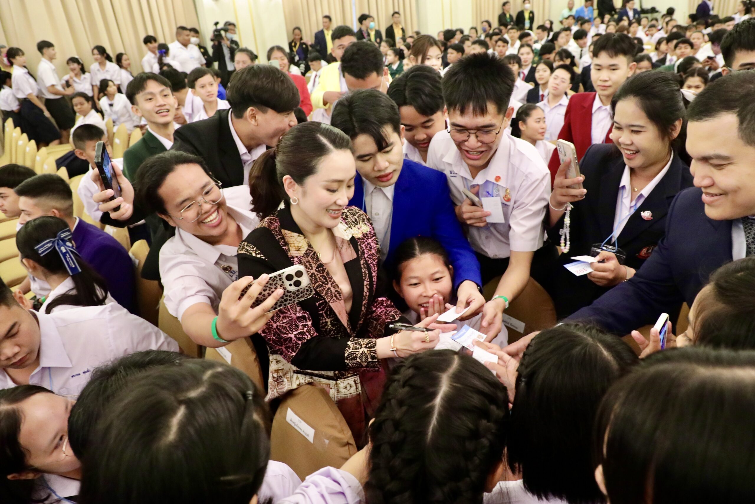 นายกฯอิ๊งค์ มอบสาร วันเด็ก ปี 2568 หวังเด็กไทยกล้าฝัน