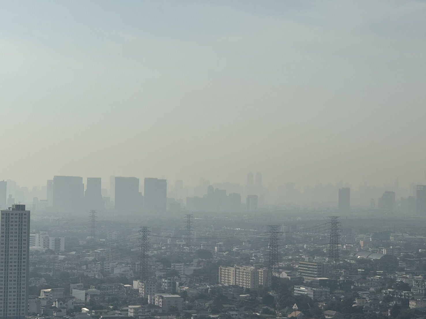 กทม.สั่งปิด 21 โรงเรียน เหตุฝุ่น PM2.5 เกินมาตรฐาน ขยายเวลา WFH ถึง 24 ม.ค.นี้