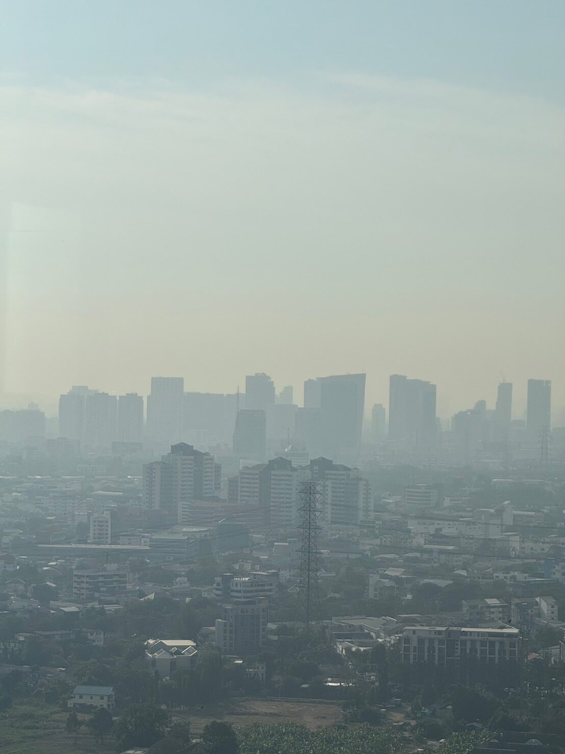 กทม.สั่งปิด 21 โรงเรียน เหตุฝุ่น PM2.5 เกินมาตรฐาน ขยายเวลา WFH ถึง 24 ม.ค.นี้