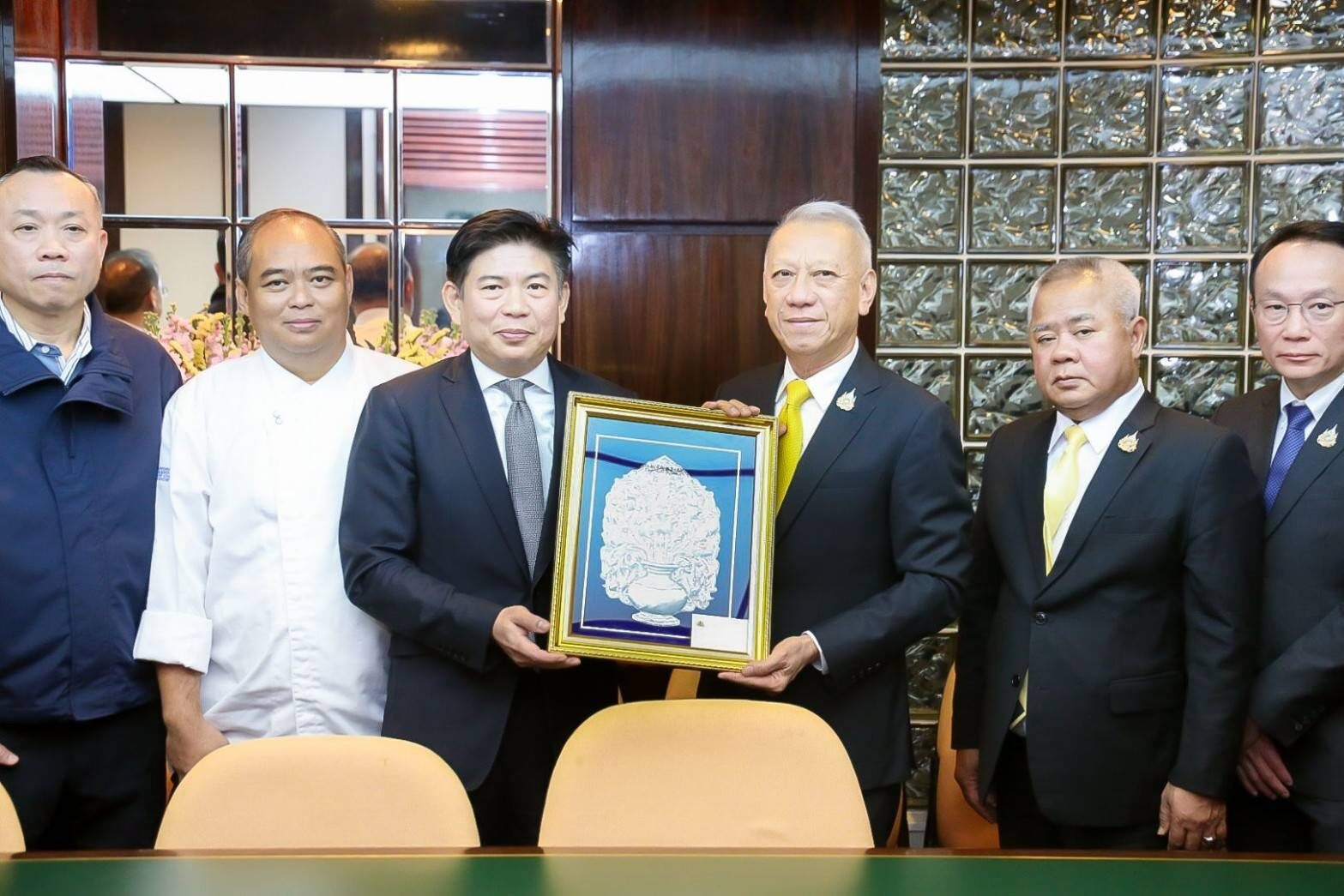 ‘พิพัฒน์’ บินหารือกงสุลใหญ่ฮ่องกง ดันแรงงานไทยขยายโควต้าทำงานกว่า 1.8 ...