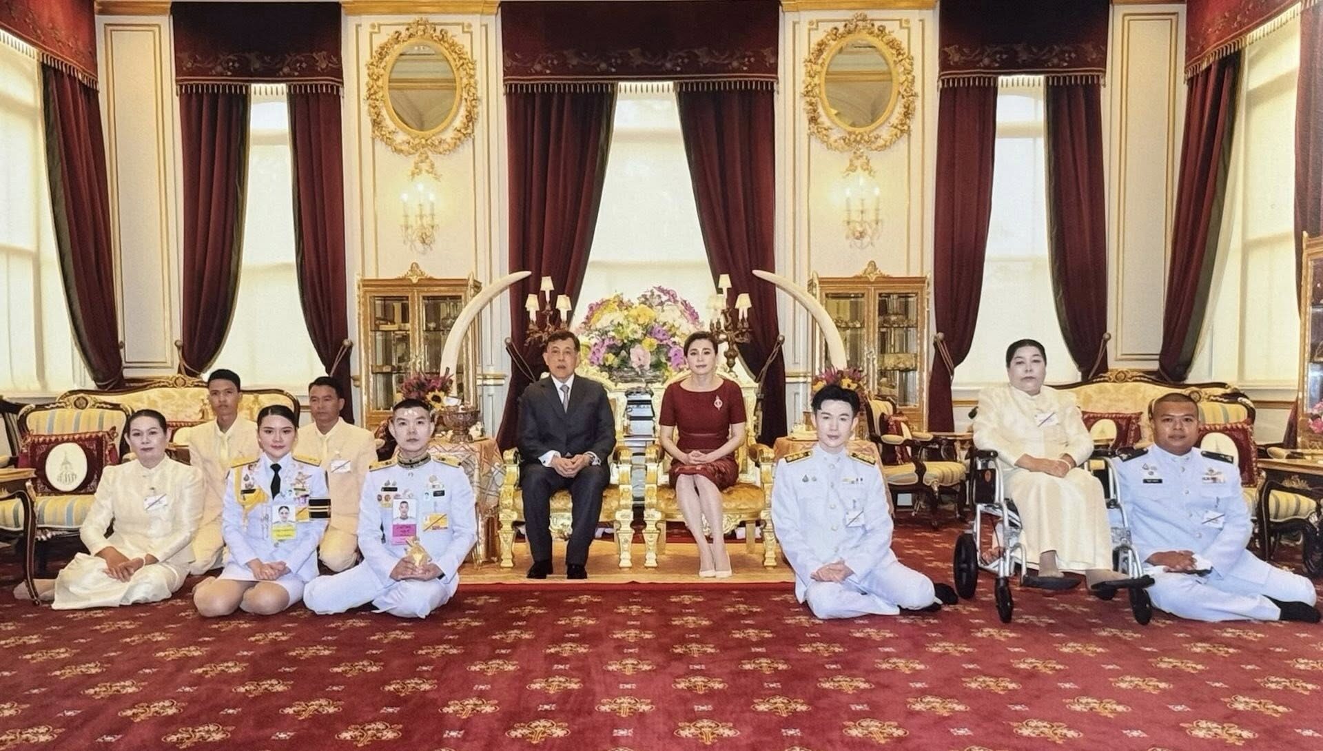 ปีติ ในหลวง พระราชินี โปรดเกล้าฯ ประกอบพิธีสมรสพระราชทาน ข้าราชบริพารในพระองค์