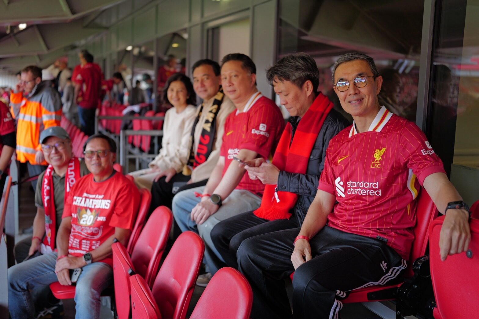 ผู้บริหาร JAS-MONO-AIS บุกแอนฟิลด์ ชมเกมนัดสุดท้าย พร้อมหารือพรีเมียร์ลีก