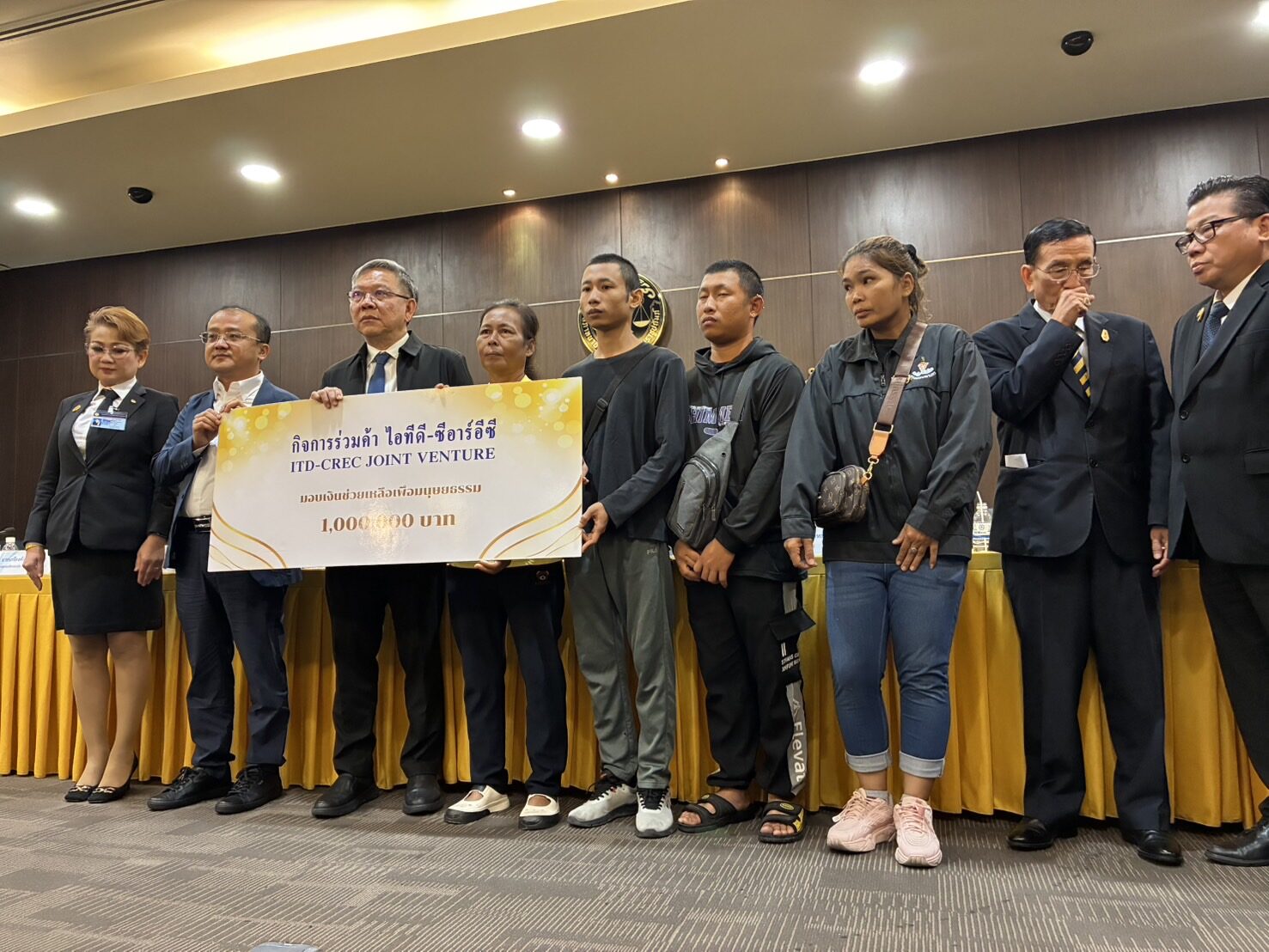 สภาทนาย มอบเงินเยียวยาจาก ITD-CREC ไชน่าเรลเวย์ฯ-อิตาเลียนไทย เหยื่อตึกสตง.ถล่ม