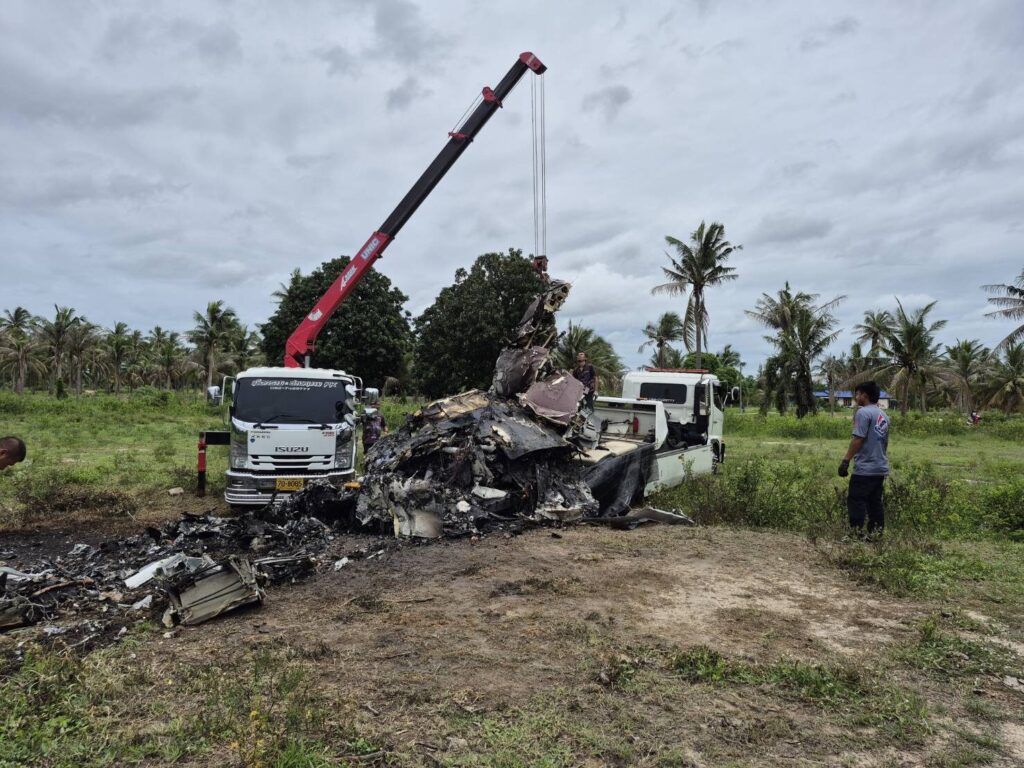 เร่งเคลื่อนย้ายซาก “ฮ.เบลล์ 212” ตกกลางสวนมะพร้าว กลับกองบินตำรวจกรุงเทพฯ