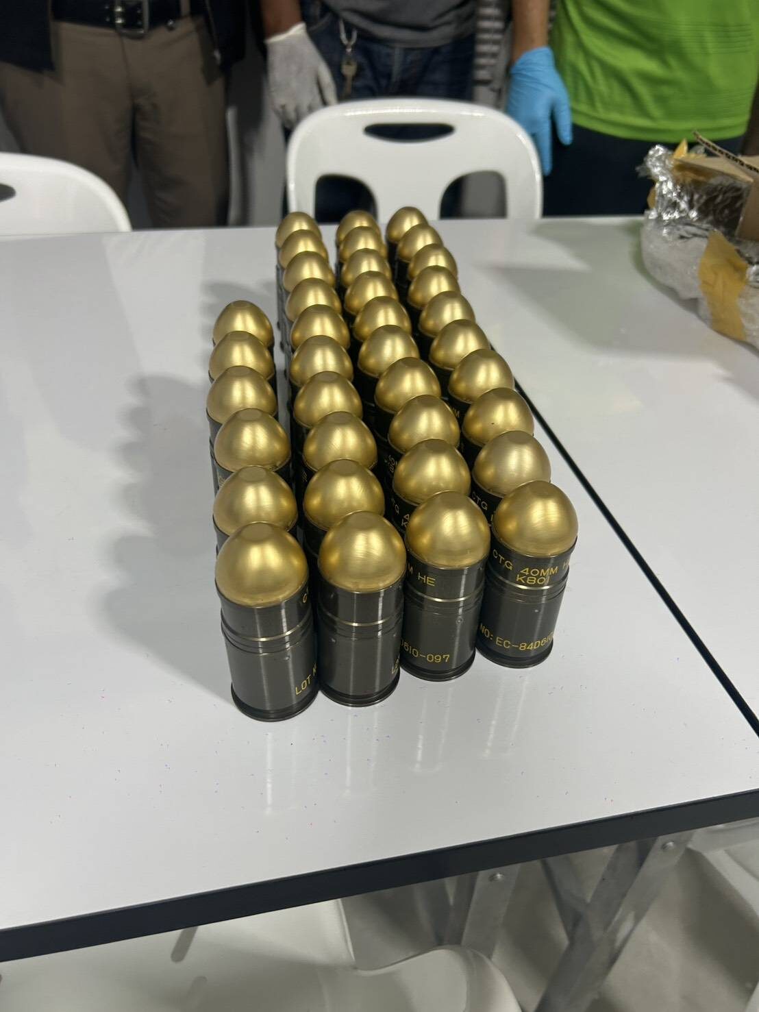 วัตถุต้องสงสัย คล้ายลูกระเบิด M79 รวม 36 ลูก โผล่คลังสินค้า อ.บางกล่ำ ตร.เร่งตรวจสอบ